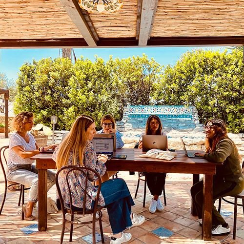 Endeavor Italy - Dream bigger. Scale faster. Pay it forward.